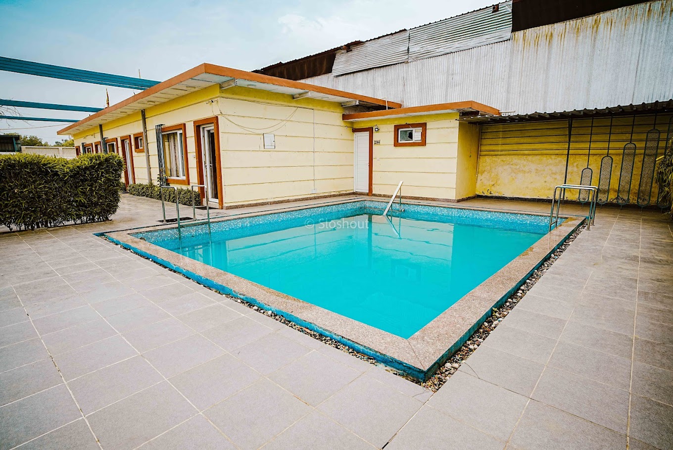 10 Places for Pool Party in Delhi - Party Villas