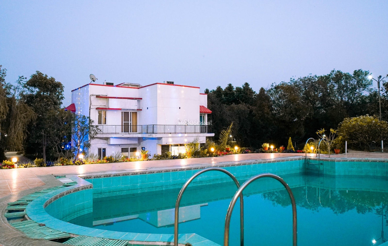 10 Places for Pool Party in Delhi - Party Villas