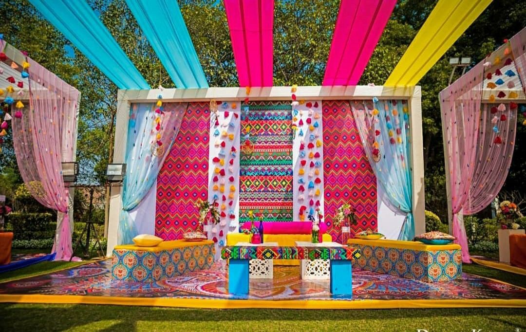 10 Trending Mehndi Decoration and Seat in 2024 - PartyVilalls Blog