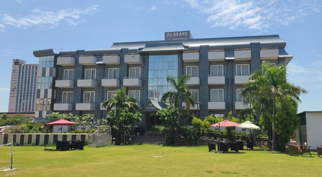 10 Stunning Venues for Pool Party in Noida