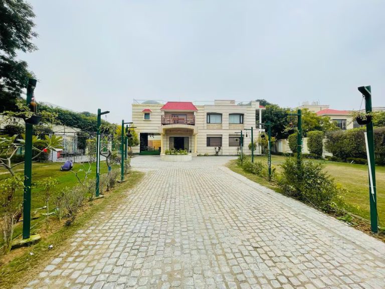 10 Beautiful Farmhouses in Chattarpur
